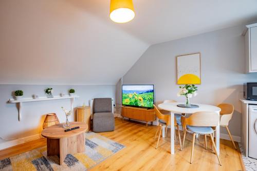 Galway City Townhouse With Balcony - Sleeps 6 - County Galway