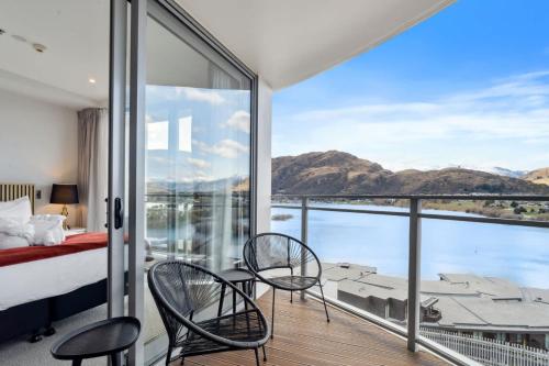 Sunlit Serenity Lakefront Apartment - Queenstown, New Zealand