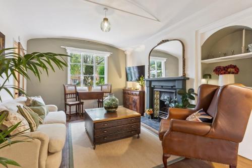 Enchanting One-bedroom Cottage Hideaway In Windsor - By Tempstay - Slough