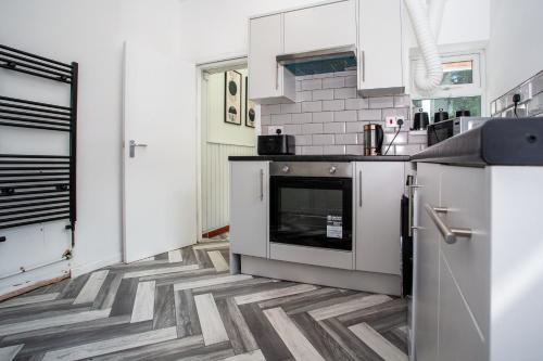 Modern 4br Home In Dudley - West Midlands