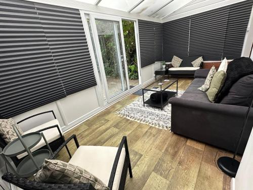 3 Bedroom House, Stones Throw From Smh - Brístol