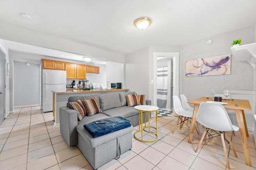 Little Italy Group Stay 4 Tv's Pet Friendly - Cleveland