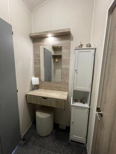 Elegant Lodge in Peaceful Holiday Resort - Saint Helens