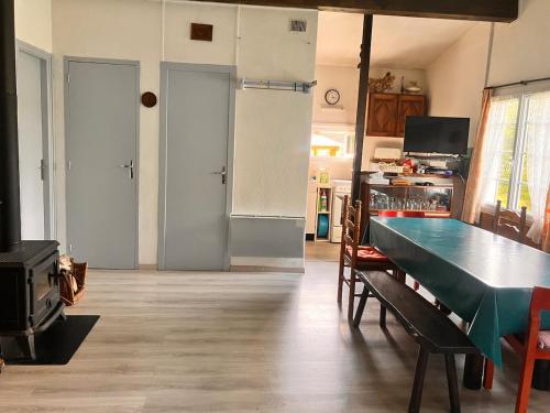 Chalet Authentique - Calme Absolu - Doubs