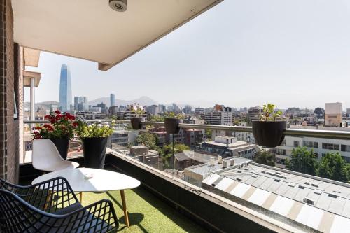 Kleinbos Panoramic City Skyline And Andes - チリ プロビデンシア