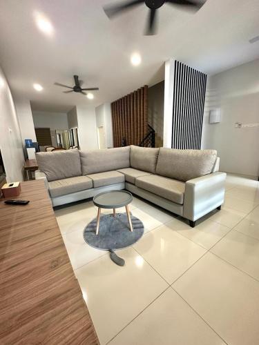 Cozy Double-storey House 4r4br - Kuantan