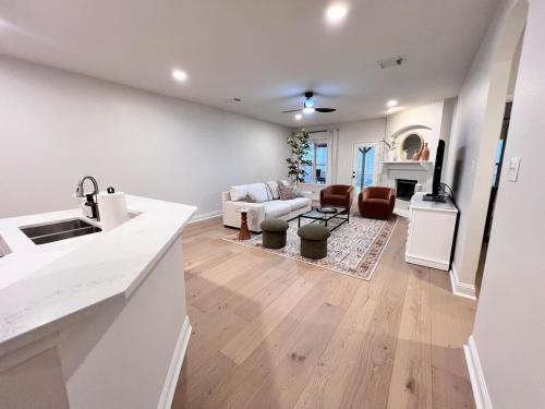 Spacious Roanoke Retreat - Roanoke, TX