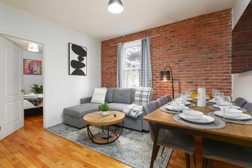 Stylish 3br Loft - 10 Guests - Heart Of Plateau - Laval