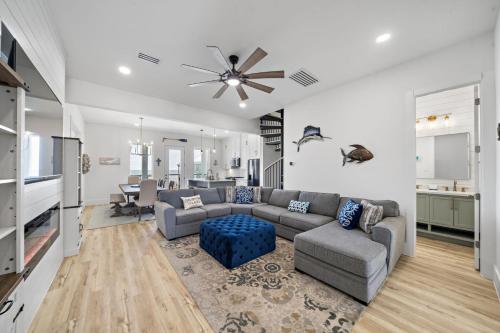 Brand New Bayfront Home, Gorgeous Pool - Seabrook, TX