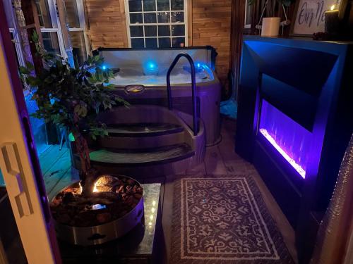 Angies Country Cabins Off Grid Cabins With Shared Hot Tub Access Open Year Round Shared Bathroom Acc - Lake Erie, PA