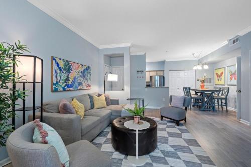 Spacious 1bedroom Condo With Pool, Walk To The Water - Clearwater, FL
