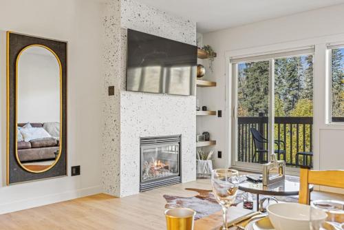 Spacious 2br Minutes From Downtown W Pool And Hot Tub - Alberta
