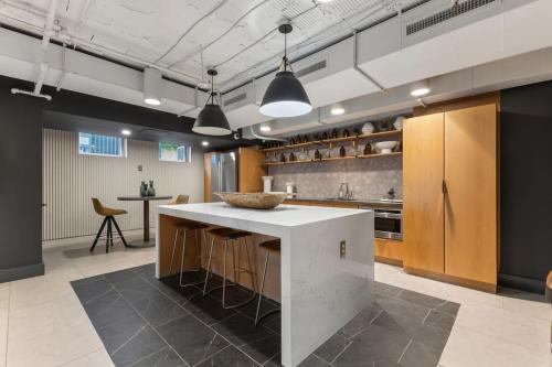 The Sutton - Modern 1br Apartment Near Rosslyn Metro With Free Parking - Washington, D.C.
