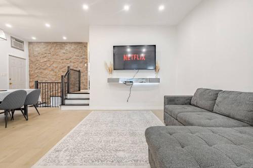 Top Rated Vacation House Montreal Private Parking - Montréal, QC