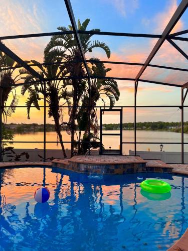 Orlando Lakefront Pool Villa 25 Min Disney & Univ - Orlando, FL