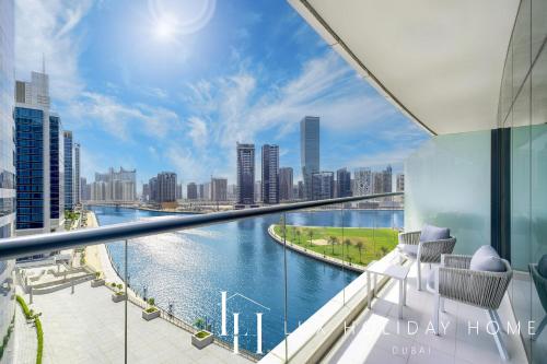 Lux The Bays Edge Canal View Suite - Dubai