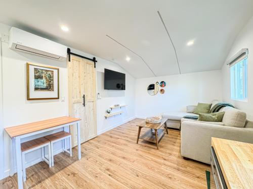 Cozy Designer Guesthouse With Style - Re - Calabasas, CA