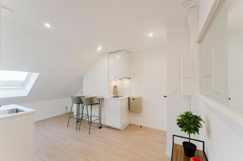1-bedroom Attic Flat, Close To The Underground - Lambersart