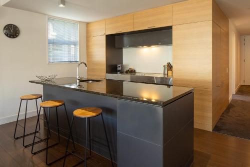 Lakeside Retreat Three Bedroom Apartment- 303 - 퀸스타운
