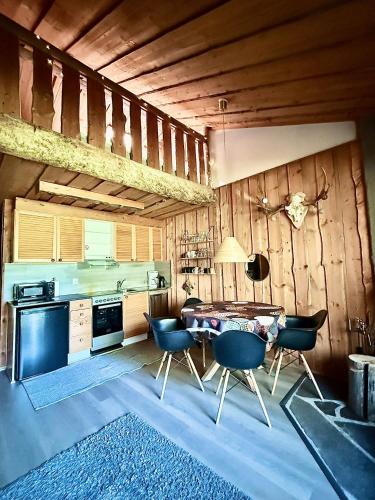 Lapland Tunturimaja Ski-in - Lapland Villas - Slopes, Trails, National Park, Just Steps From Local A - Pyhä Ski Resort