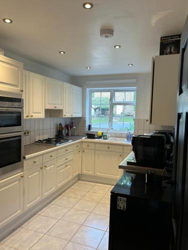 Room With Private Bathroom 5 Min To Legoland & Windsor Castle - Free Parking And Ev Plug - Windsor