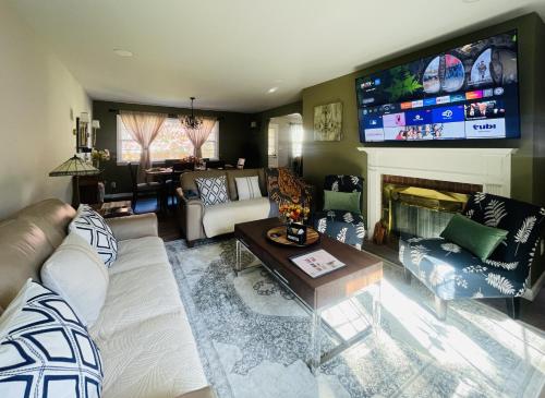 Private Estate, Walk To Princeton Downtown, 3-bedrooms 2-bath With Free Parking - New Jersey