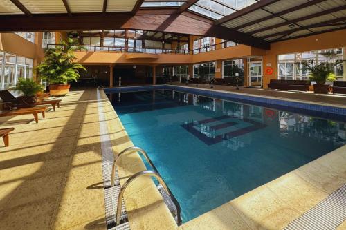 Cobertura No Residencial Village No Centro De Gramado, Com Piscina Aquecida E Jacuzzi - Gramado