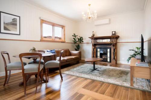 2 Houses, 1 Booking, Great Location - 朗瑟士敦