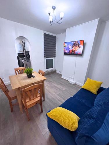 House For 8 In Gillingham Close To Train Station With Free Parking - Gillingham