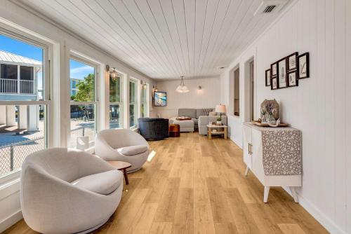 Dock, Dine & Unwind – Coastal Vibes Await - Englewood, FL