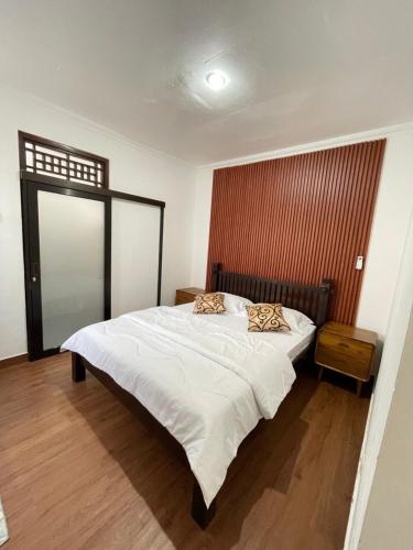 Puri Tirta Ubud Guest House - Ubud