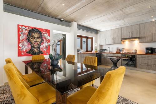Modern Rustic Gem At The Foot Of Table Mountain - Cape Town