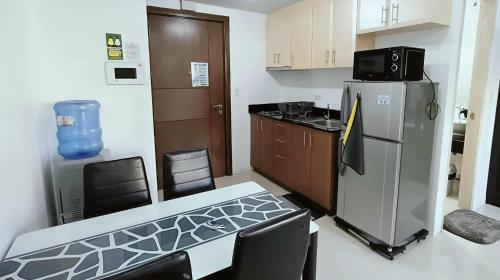 Two Palm Tree Villas Close To Manila Airport - Terminal 3 - Parañaque