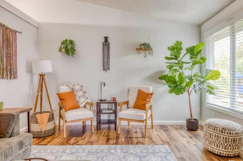 Monmouth Family Retreat - Pet Friendly, Play Areas, Hot Tub, Game Room - Monmouth, OR