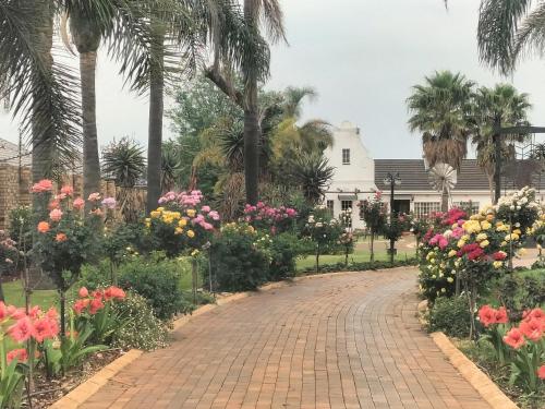 Madeley House Unit 1 Near Oliver Tambo Airport - Boksburg