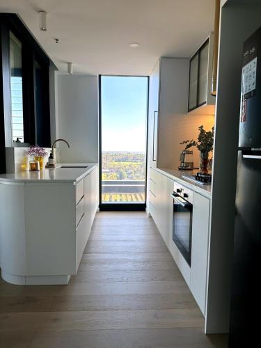 Modern 2br Apartment In Box Hill - Box Hill