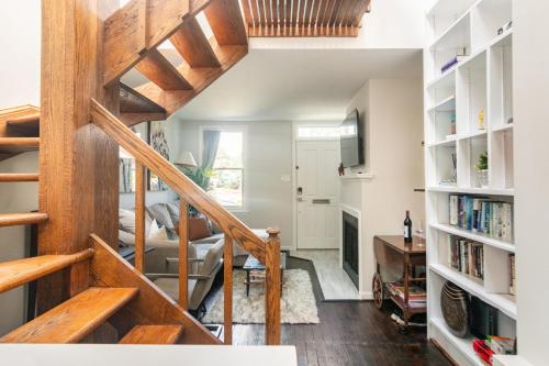 King Bed & Fenced Yard - Floyd's Freedom- Book Now! - Alexandria, VA
