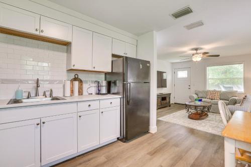 2 Mi To River District! Fort Myers Retreat W/ Yard - Fort Myers, FL