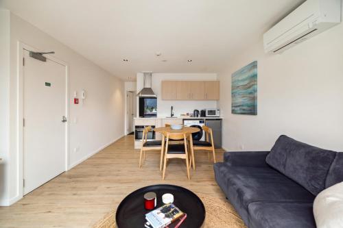 Modern Queenstown Apartment - Walk To Town - Queenstown