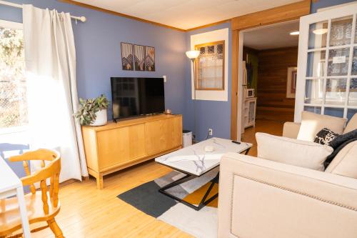 3 Bedroom Gardenside Downtown Home - Whitehorse