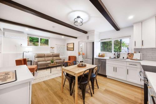 Brand New 1br Designer's Oasis 1min To I-5 Costo - Lynnwood, WA