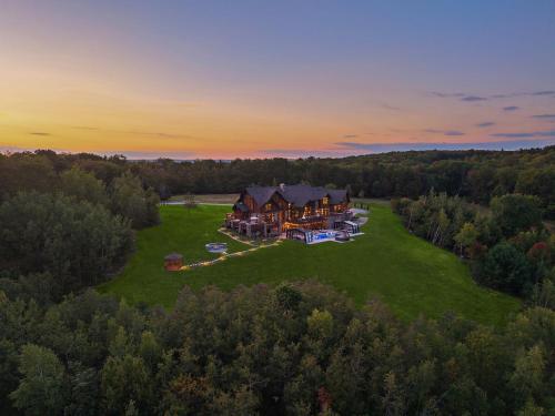 Pinnacle Pointe By Relaxtay 600 Acre Private Luxury Estate With Spa, Pool, Theater And Lake - Middletown, NY
