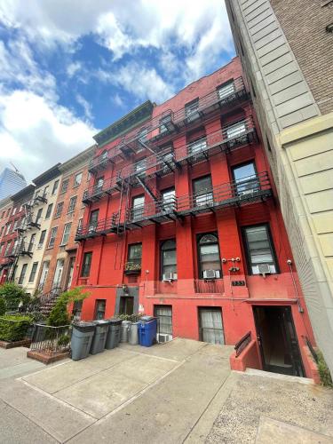 Room With Kitchen In Chelsea - Shared Bathroom - 3rd Floor Walk-up - Theater District - Manhattan