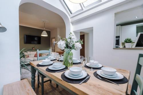 Stylish 5br House, Chester Centre - Sleeps 11 - Chester