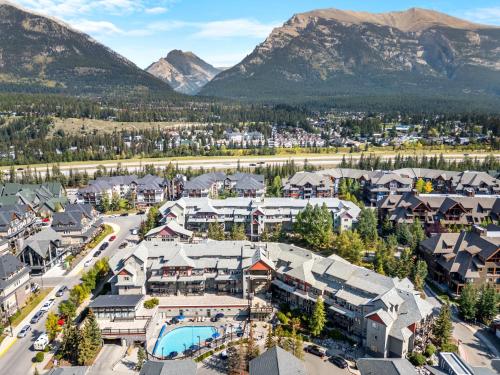 Sleeps 8 Loft With Pool Hot Tub Near Banff - Canmore