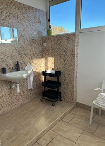 Acel Budget Rooms With Free Truck Parking - Veszprém megye