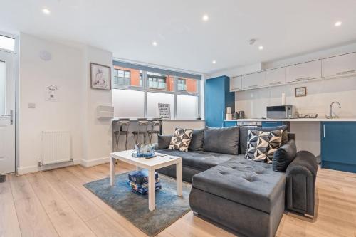 Central 2 Bedroom Apartment With Free Parking Sleeps 8 & Walk To City Centre & Arena - Nottingham