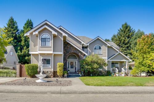 3 Mi To Sequoia Park Zoo: Spacious Home W/ Sunroom - Sequoia Park Zoo, Eureka