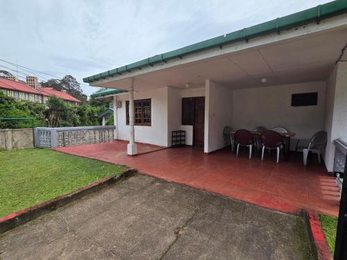 Le Grand Chateau Holiday Inn - Nuwara Eliya