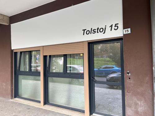 Tolstoi 15 - Saronno